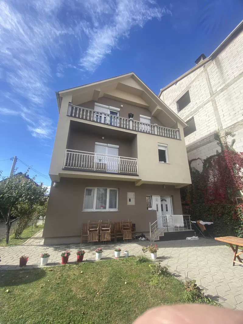 Isak Sadiku - Gjimnazi “Kuvendi i Arbërit”